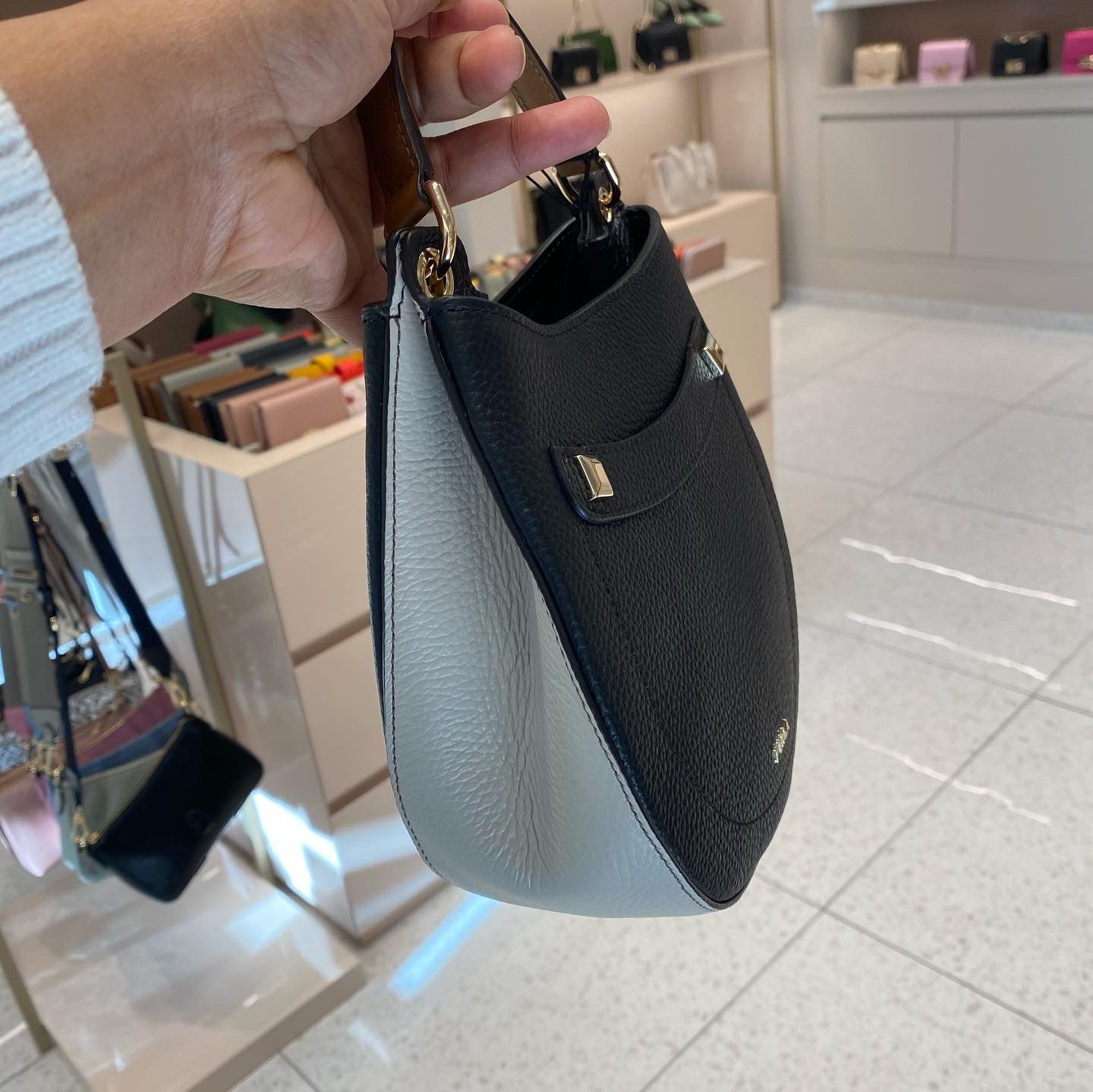 AzuraMart - Furla Afrodite Shoulder - Nero/Perla - Small