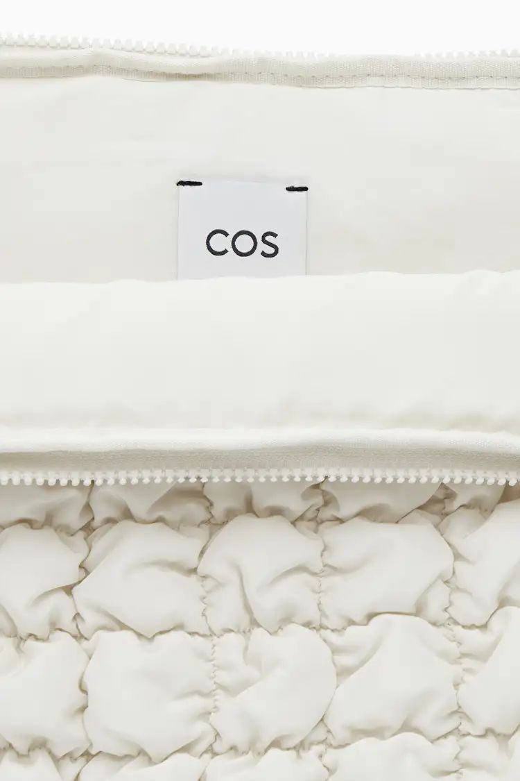 AzuraMart - COS Quilted Laptop Case - Stone - One Size