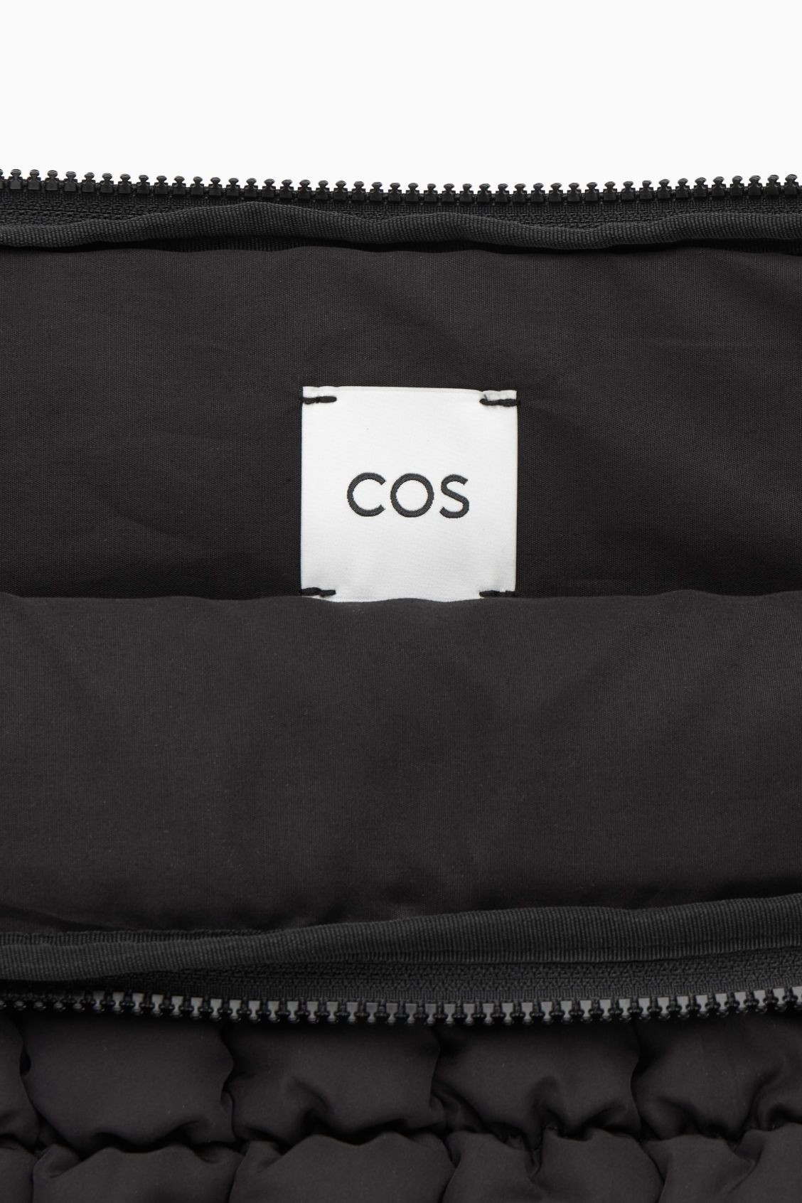 AzuraMart - COS Quilted Laptop Case - Black - One Size