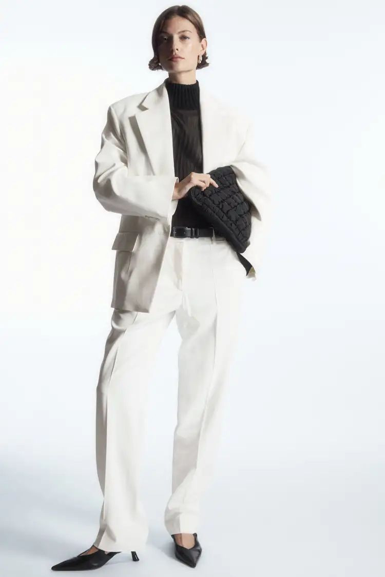 AzuraMart - COS Quilted Laptop Case - Black - One Size