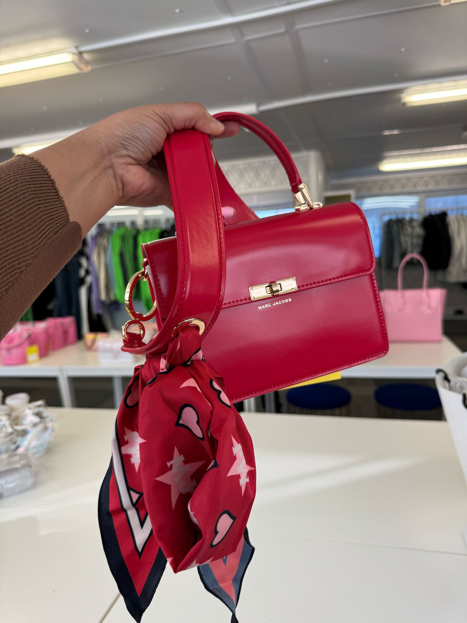 AzuraMart - Marc Jacobs The Downtown - True Red - 21 x 15 x 6 cm